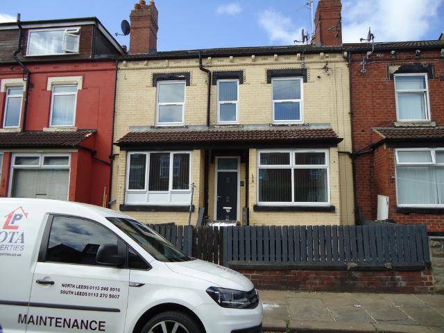 house at Cross Flatts Drive, Beeston, LS11 7HY