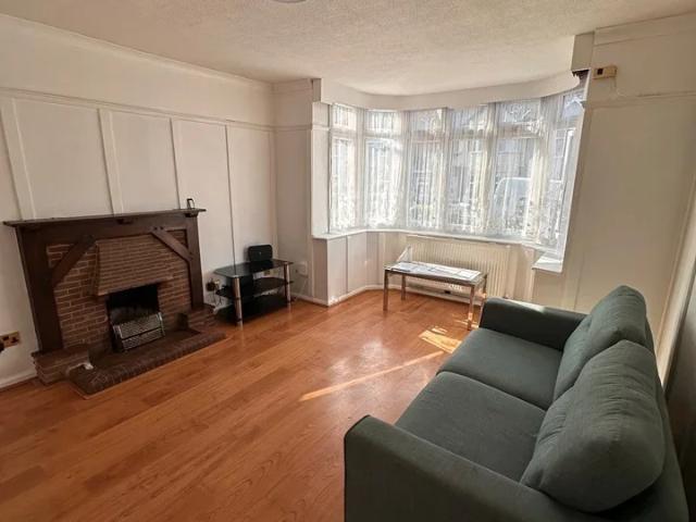 House at Culverhouse Road, Luton