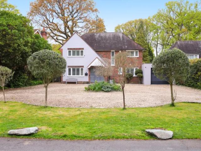 House at Dartnell Avenue, Woking