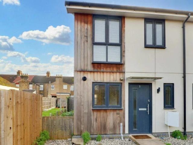 House at Darnley Road, Grays