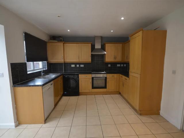 House at De Havilland Road, Greater London