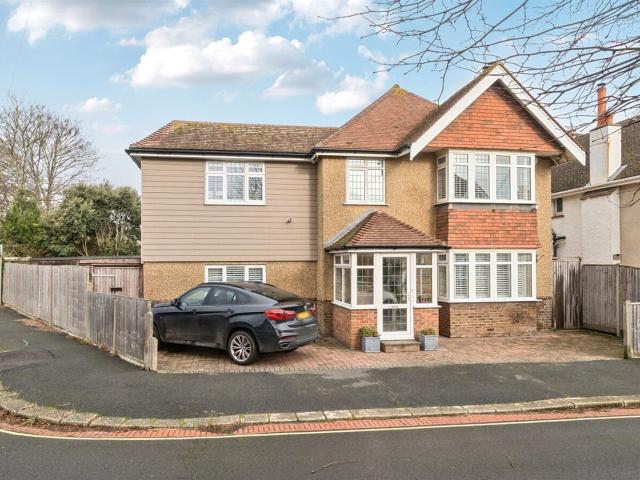 House at Den Avenue, Arun