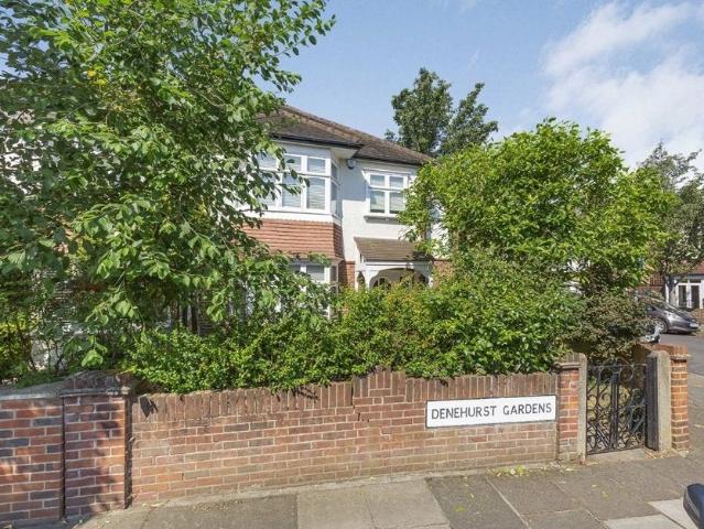 House at Denehurst Gardens, Greater London