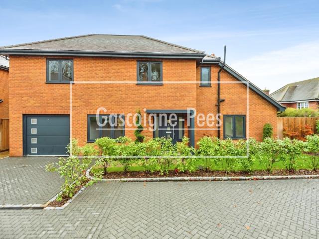 House at Dell Close, Mole Valley