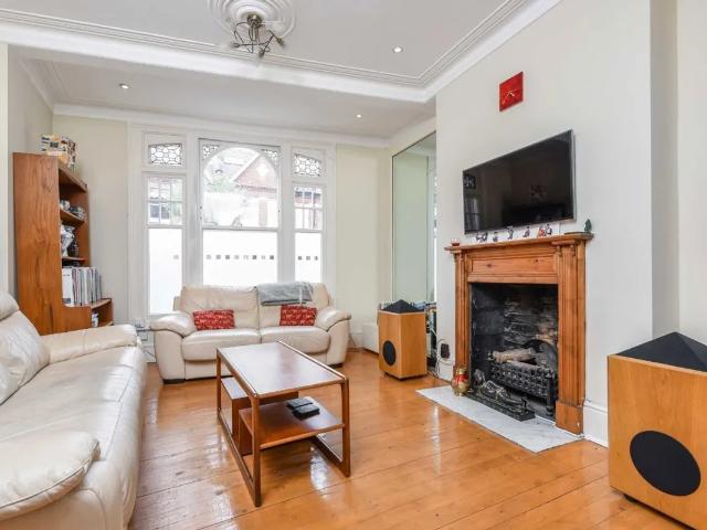 House at Dinsmore Road, Greater London