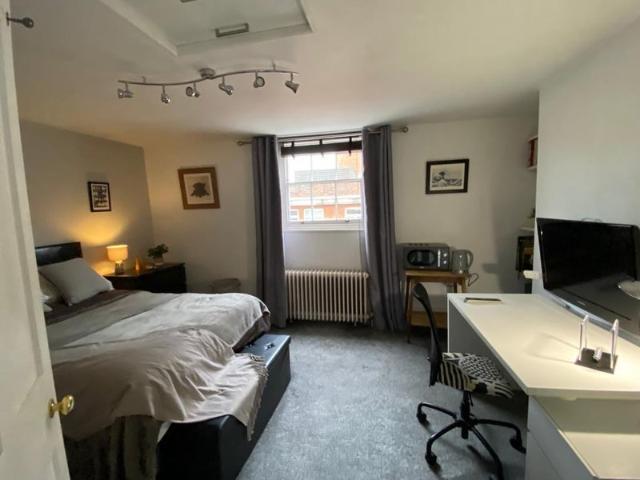 Room at Dombey Street, Greater London