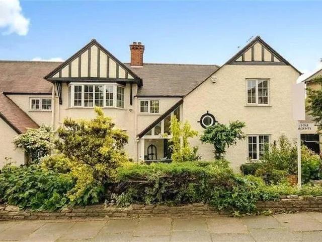 House at Dollis Hill Lane, Greater London