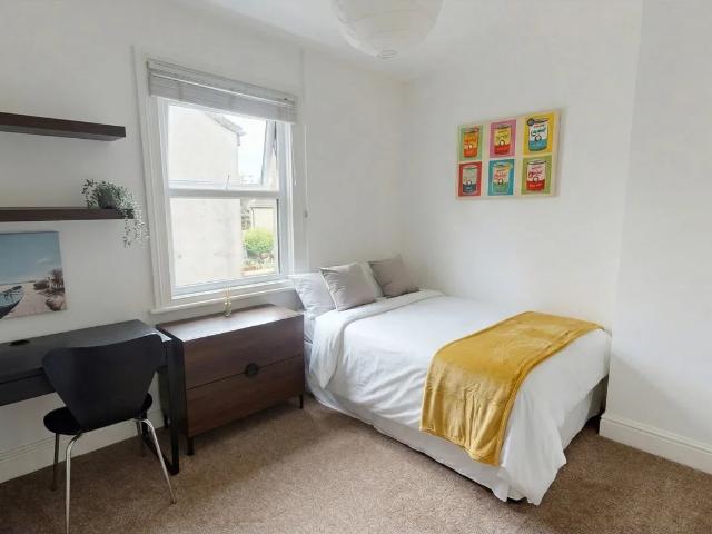 Room at Downend Road, Bristol