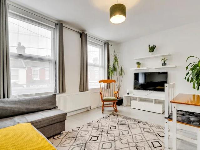 House at Dunloe Avenue, Greater London