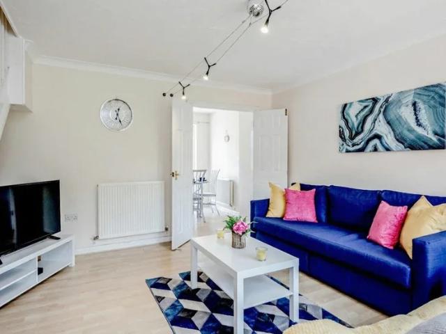 House at Dunraven Avenue, Luton