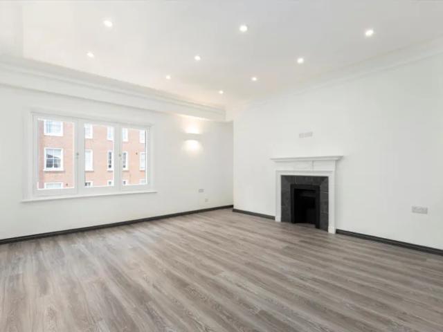 House at Dunraven Street, City of Westminster