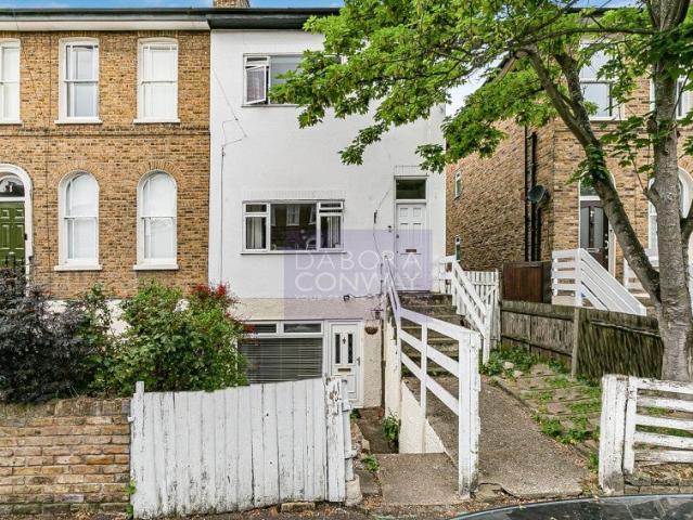 Apartment at East Avenue, Greater London