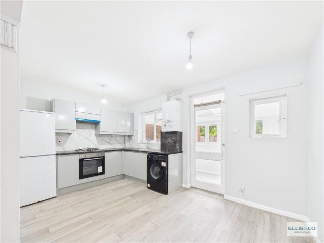 House at Elmgrove Crescent, Greater London