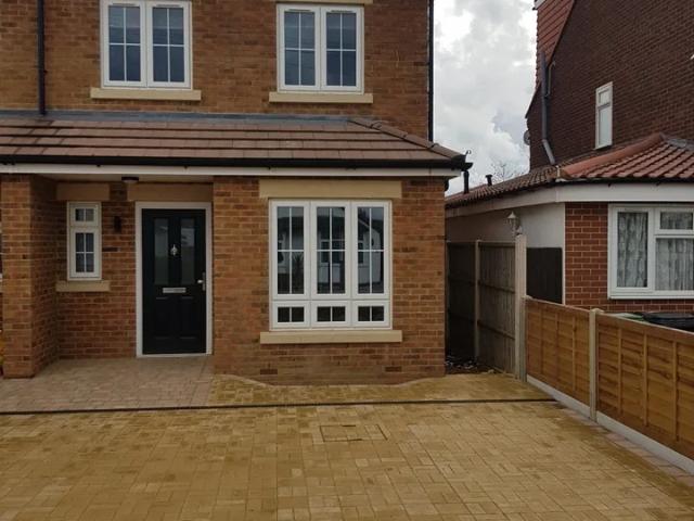 House at Elmshott Lane, Slough