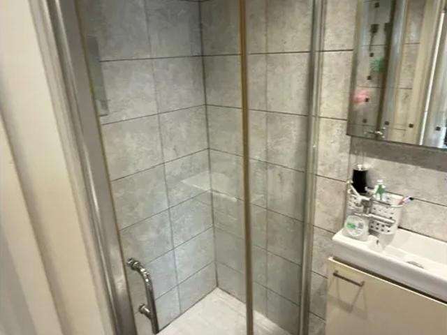 Room at Elliman Avenue, Slough