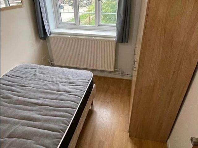 Room at Ernest Street, Greater London