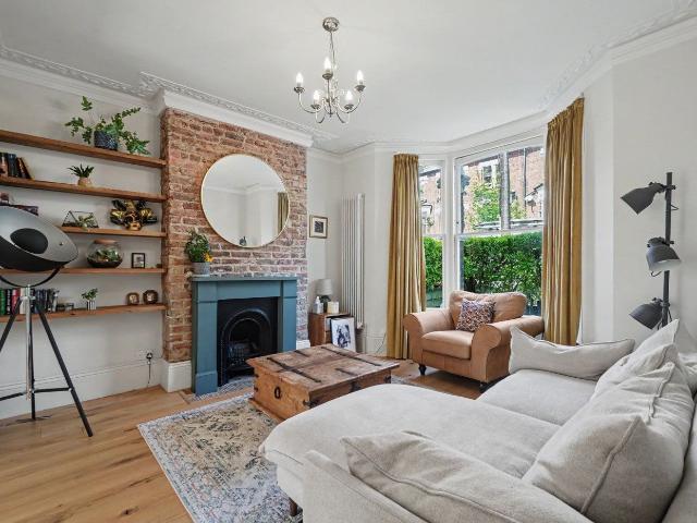 House at Fairbridge Road, Greater London