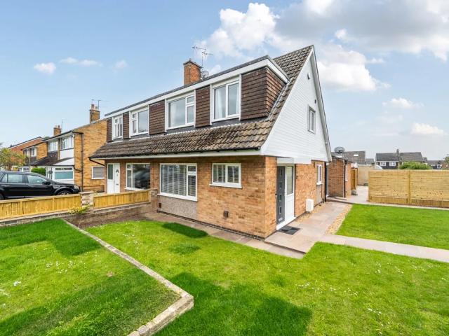 House at Fairways Avenue, Calcutt