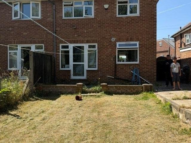 House at Fallowfield, Luton