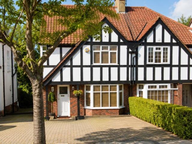 House at Farm Road, Greater London
