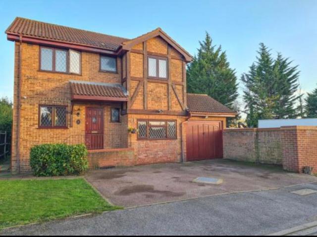 House at Feathers Lane, Hythe End