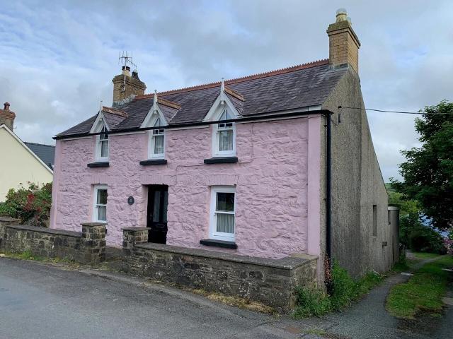 House at Ffordd y Felin, Trefin