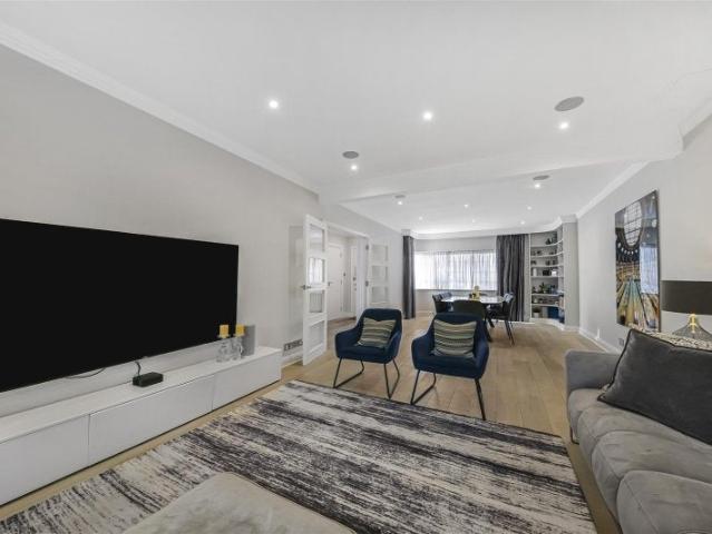 House at Finchley Road, Greater London