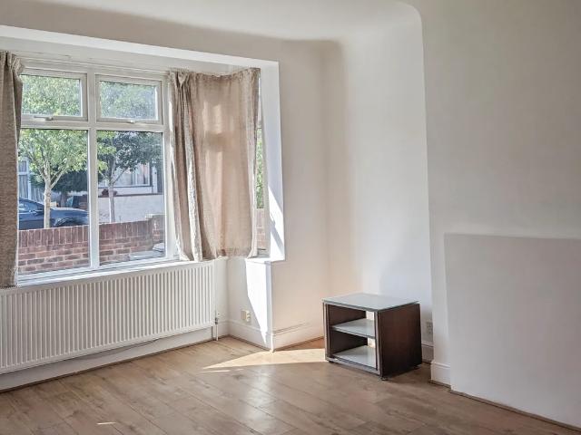 House at Fishponds Road, Greater London
