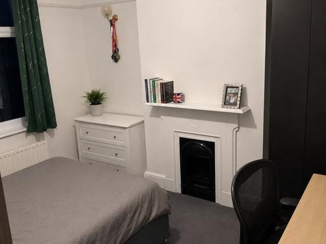 House at Fishponds Road, Greater London