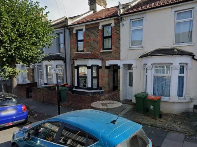 House at Fourth Avenue, Greater London