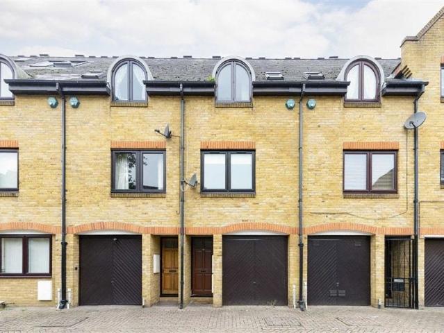 House at Fowey Close, Greater London