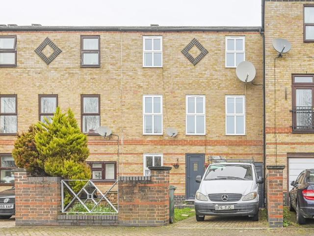 House at Garnet Walk, Greater London