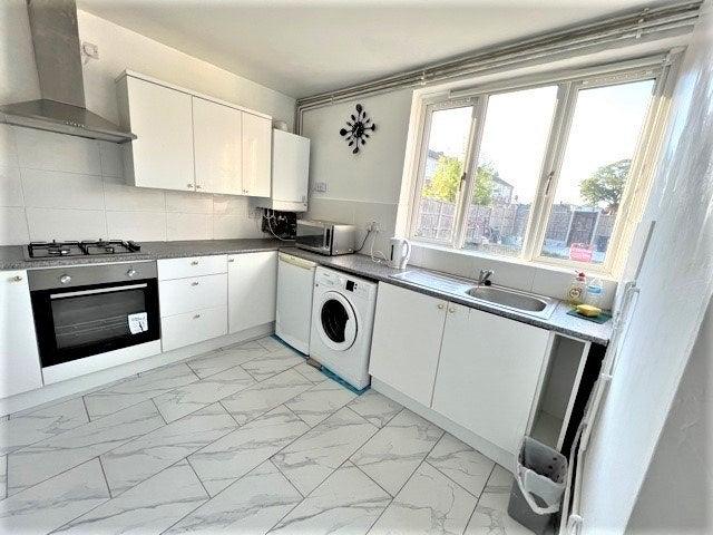 House at Gatehope Drive, South Ockendon