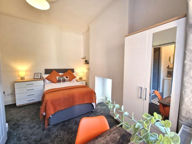 Room at Gillott Road, Birmingham