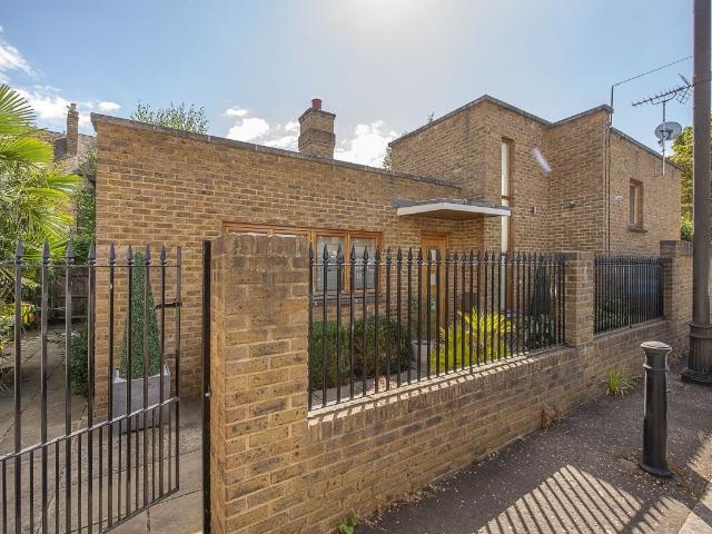 House at Gomer Place, Greater London