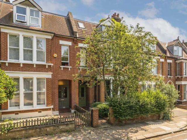 House at Goldsmith Avenue, Greater London