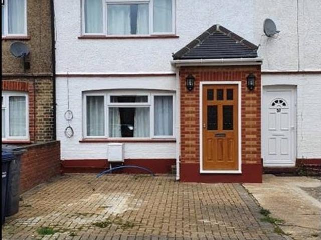 House at Goldsmith Avenue, Greater London