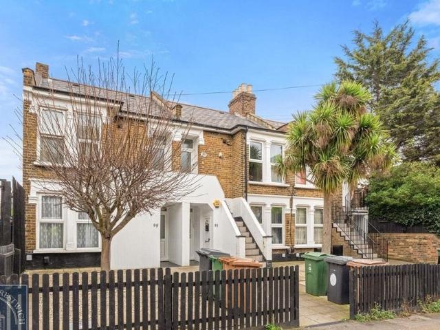 Apartment at Goldsmith Road, Greater London