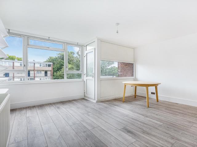 House at Gosling Way, Greater London