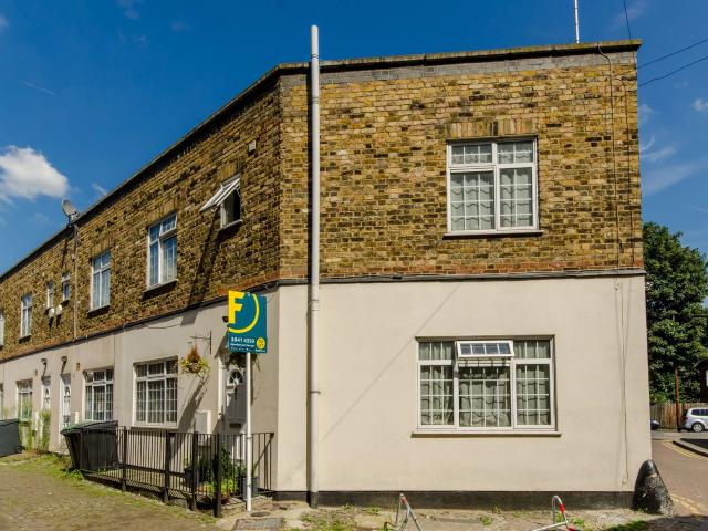 House at Gladstone Mews, Greater London
