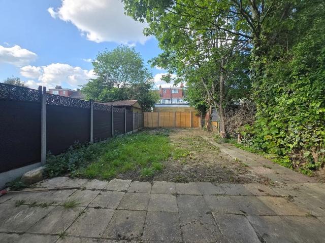 House at Glencoe Avenue, Greater London