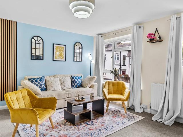 House at Grove Crescent, Greater London