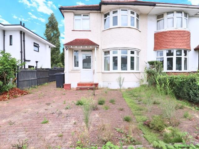 House at Grand Avenue, Greater London