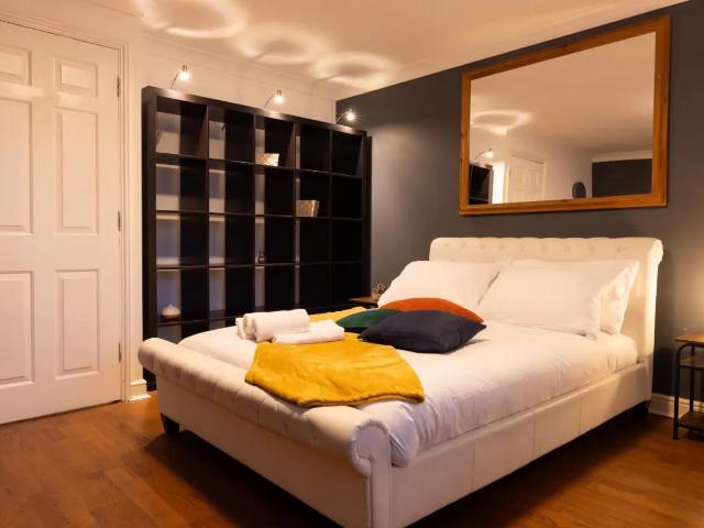 Apartment at Grimsby Grove, Greater London