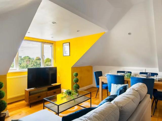 House at Gunnersbury Avenue, Greater London