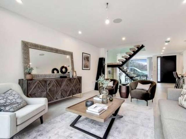 House at Gulliver Place, Greater London