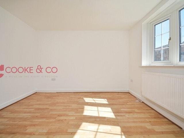 Apartment at Hadlow Drive, Margate