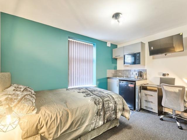 Room at Hartshill Road, Stoke on Trent