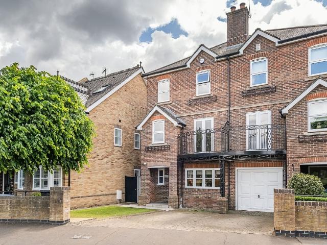 House at Harvey Drive, Greater London