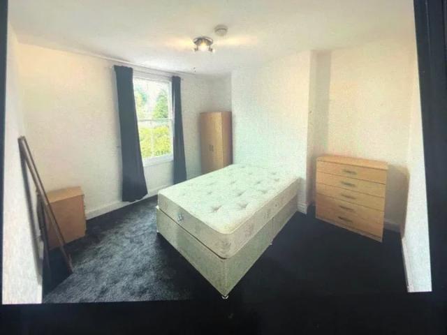 Room at Harborne Park Road, Birmingham